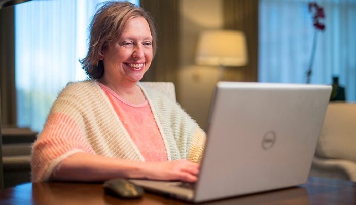 What virtual cancer support programs does MD Anderson offer during the ...