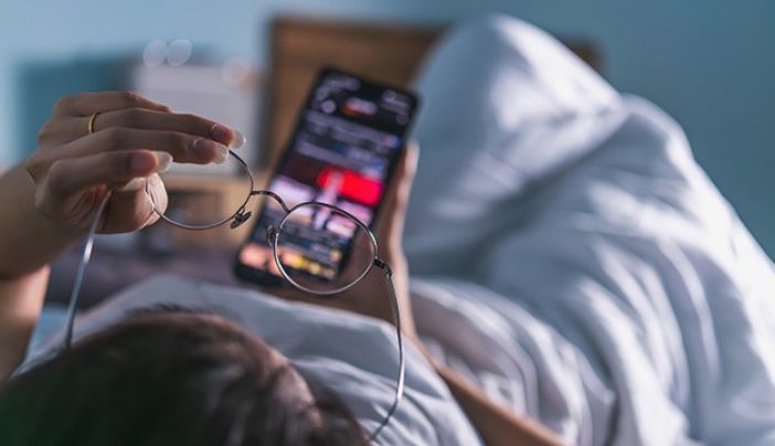 Clinical psychologist: 7 ways to reduce excessive screen time | UT MD ...